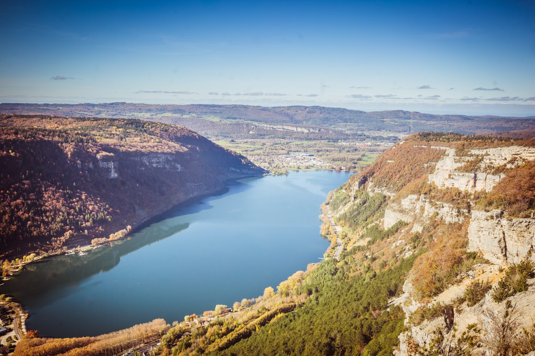 Lac de Nantua à Nantua dans l'Ain - Haut-Bugey Tourisme