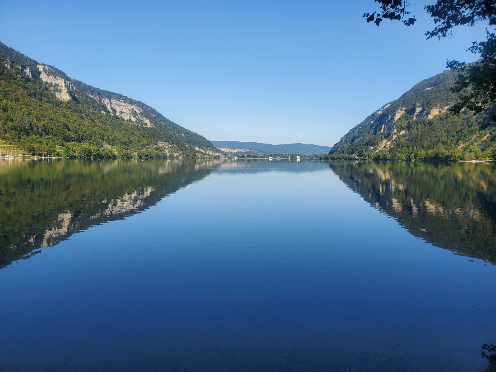 Balade - Tour du lac de Nantua à Nantua dans l'Ain - Haut-Bugey Tourisme