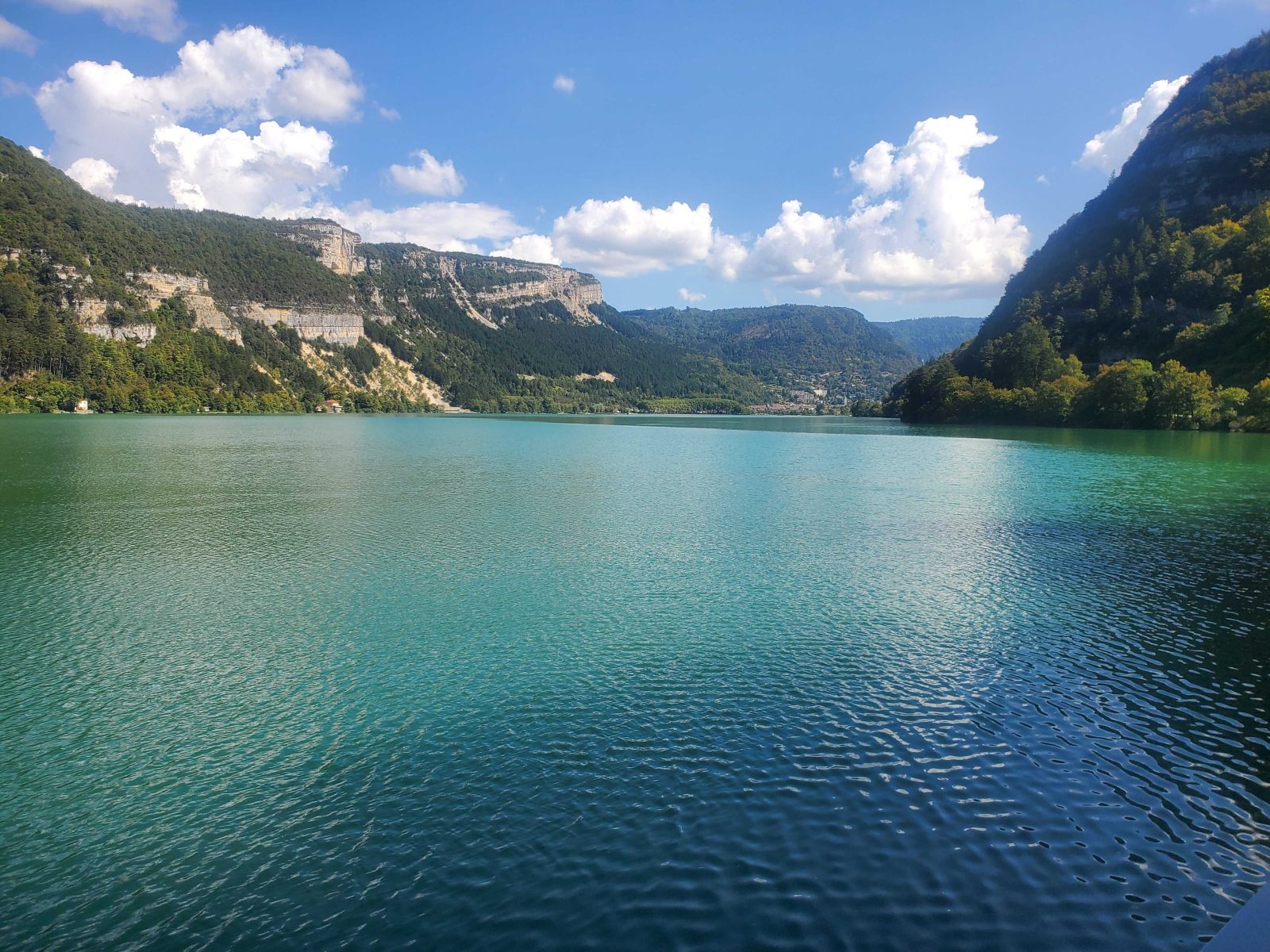 Balade - Tour du lac de Nantua à Nantua dans l'Ain - Haut-Bugey Tourisme