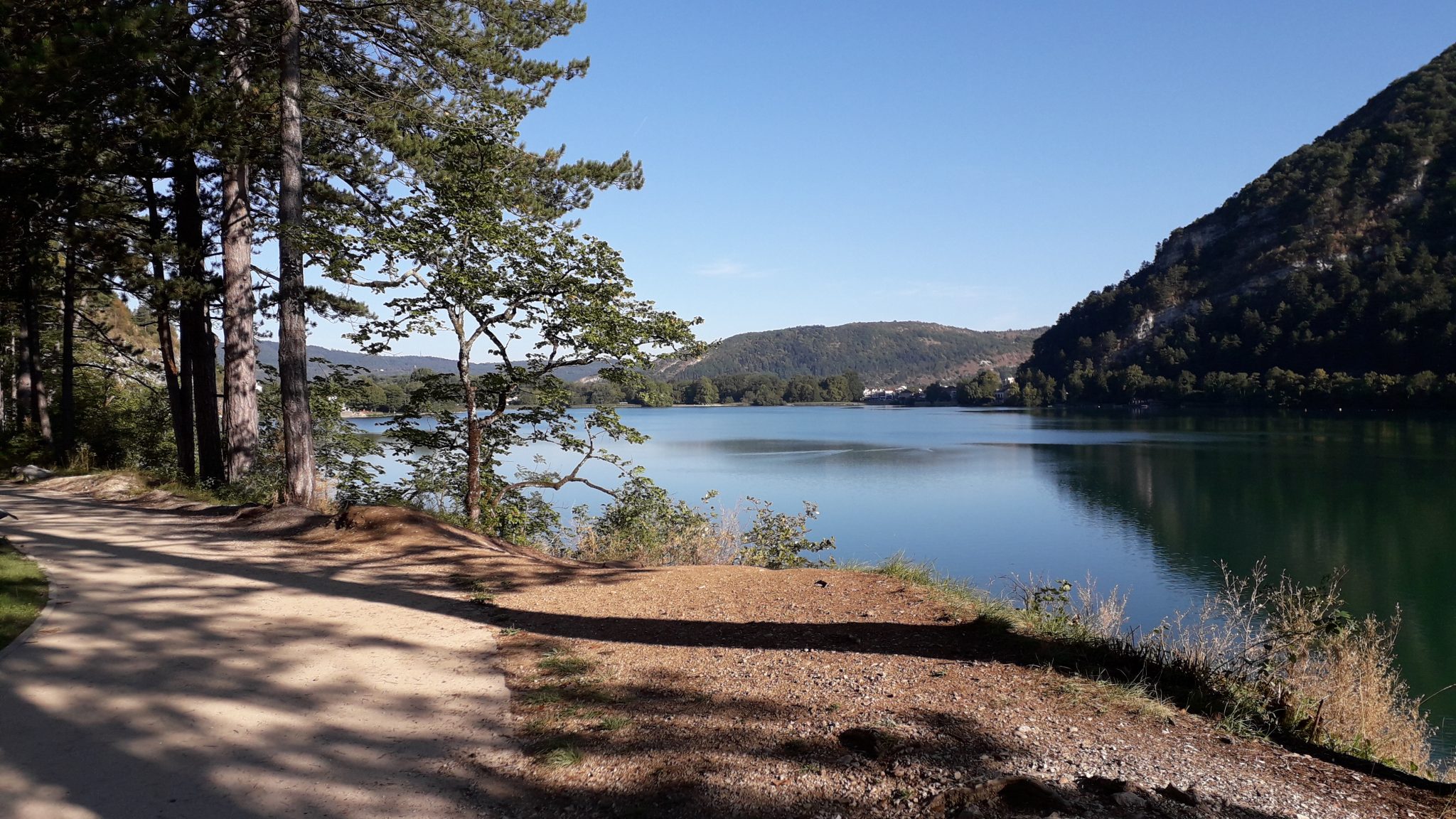 Balade - Tour du lac de Nantua à Nantua dans l'Ain - Haut-Bugey Tourisme